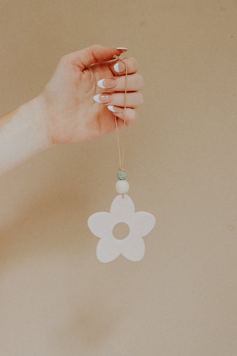 Daisy Flower Essential Oil Car Diffuser Charm – DayCrafter
